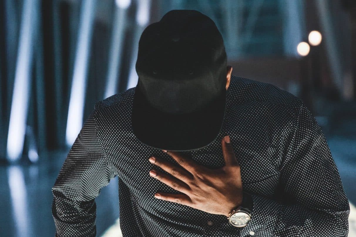 15 Best Loneliness Metaphors, Similes and Analogies (2022)