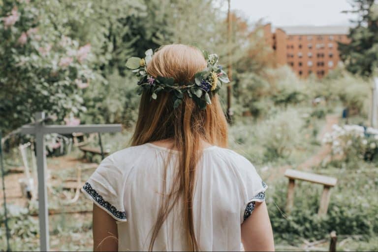 17 Best Loneliness Symbols (Symbolism Examples)