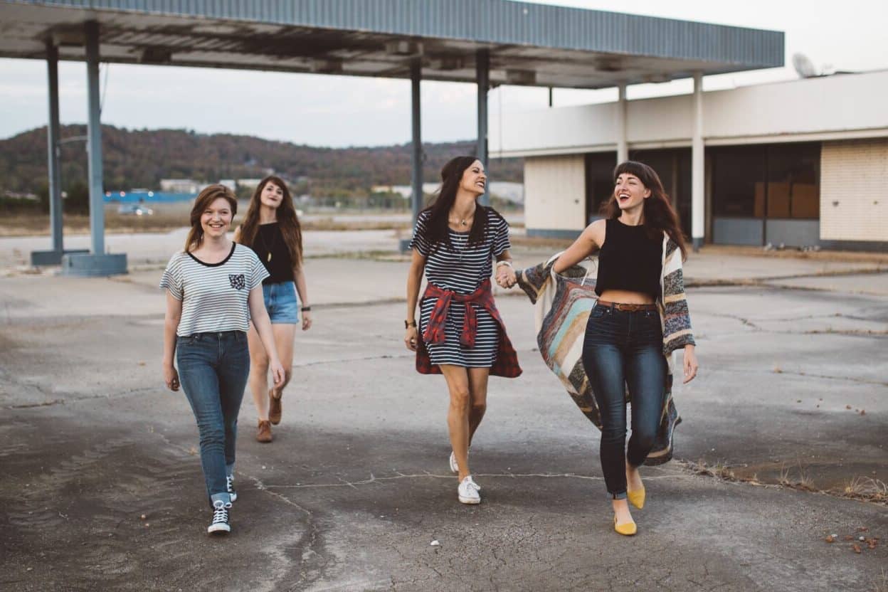 15 Friendship Metaphors, Similes, Analogies and Idioms (2022)