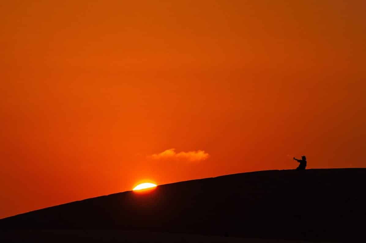 Red Sky Meaning & Symbolism (Sunset vs Sunrise)